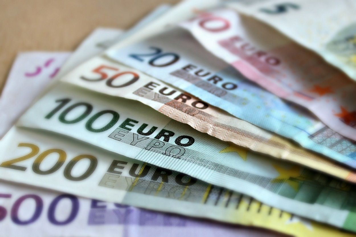 Euro Technical Forecast: EUR/USD Coils Below Resistance—Breakout Setup ...