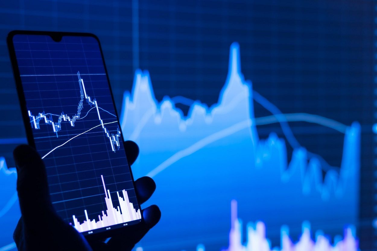 Gold, Nasdaq Outlook: Dip-Buying Opportunities in Focus