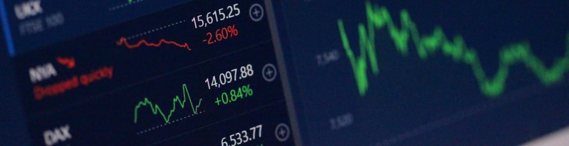 Nasdaq, Gold Forecast: Trump Tariffs and NFP Risks